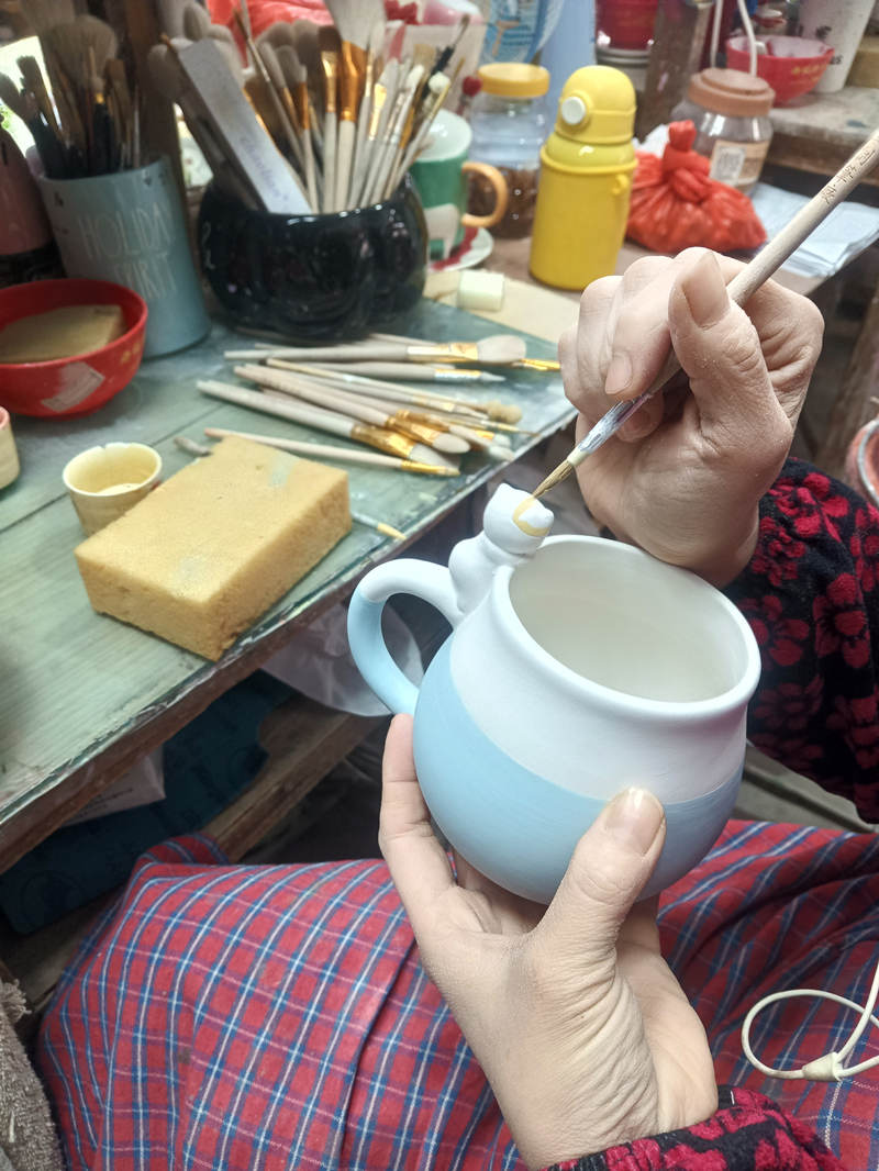 8 Ways How to Paint on Ceramic Mugs: A Step-by-Step Guide